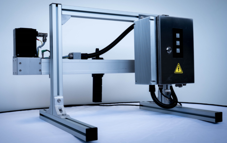 Precision workpiece machining, motorised linear axis